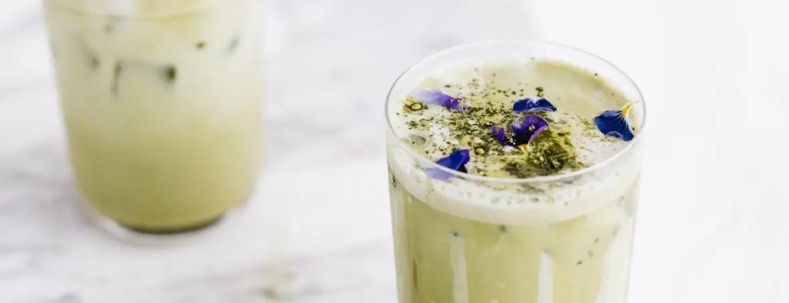 Iced Matcha Latte Recept | Holland & Barrett