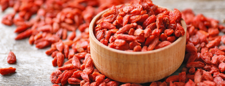 How do you eat goji berries?