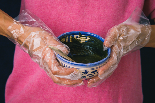 Henna Hair Dye: The Benefits, Risks and How-To Use | H&B
